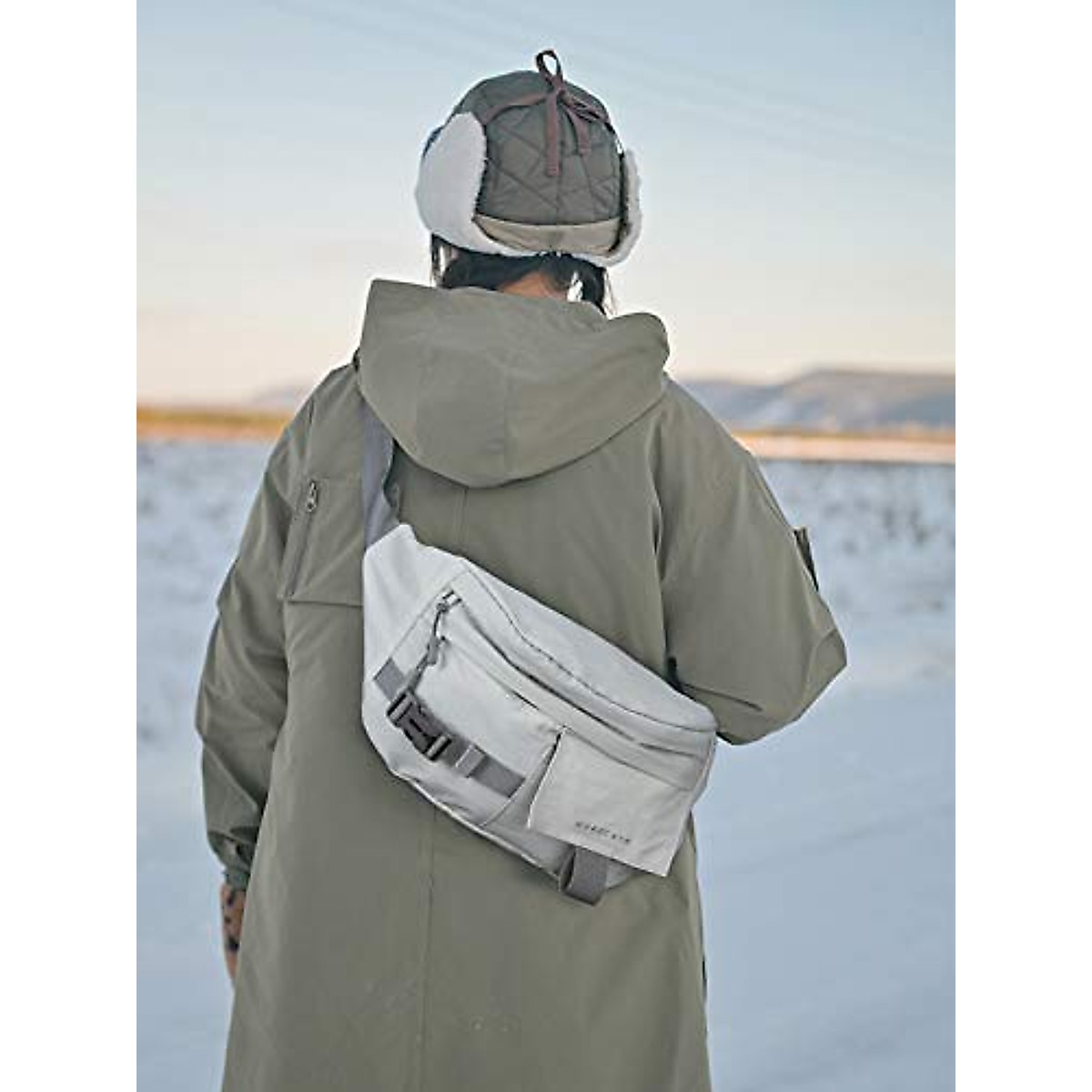 Large Fanny Pack for Women Men,Waterproof Waist Bag Pack with Adjustable Strap for Travel Sports Hiking Running,Military Plus Size Fanny Packs,White