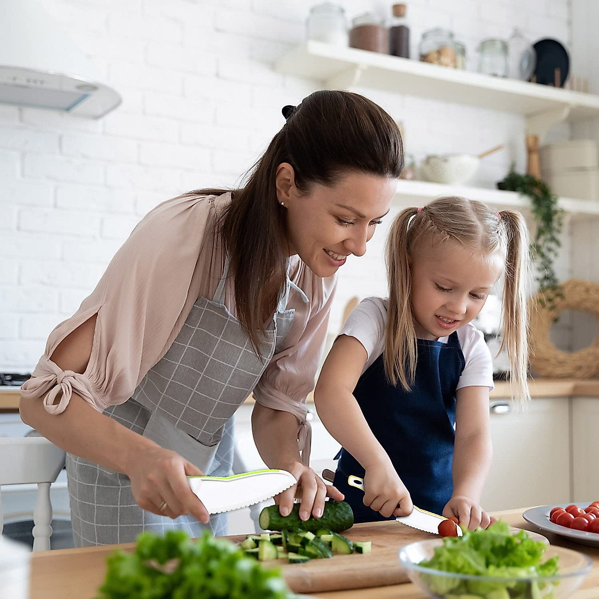 TAORISH 5 Pcs Kids Knives, Kids Safe Cooking Knife, Plastic Kids Kitchen Knife Set with Crinkle Cutter, Serrated Edges Toddler Knife Kids Knives for Real Cooking & Cutting Fruit, Bread, Vegetable