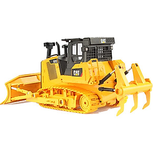 Diecast Masters RC Truck CAT D7E Track-Type Tractor | Fully Functional Radio Control Tractor Truck | 1:24 Scale Model Remote Control Caterpillar Trucks | CAT Yellow Diecast Model 25002