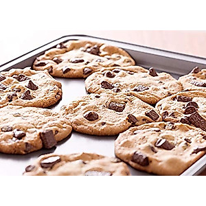 Winco Commercial-Grade Aluminum Sheet Pan, 18 Gauge, 2/3 Size / 16" x 22"