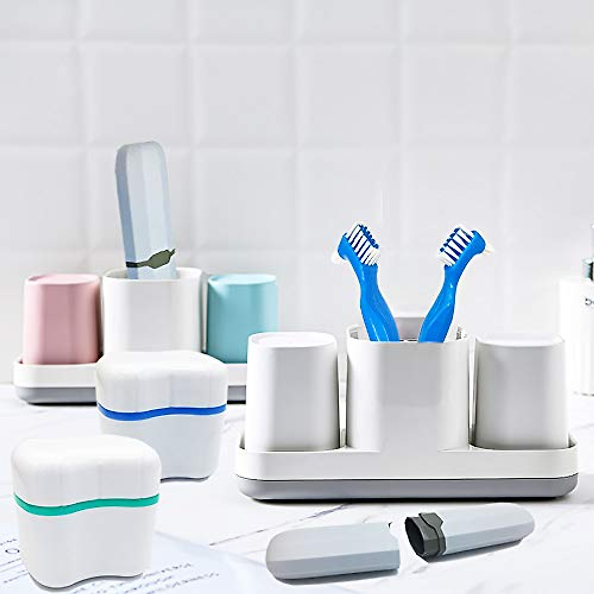 Denture Case Kit, 2 Denture Bath Cups with 2 Denture Brush & 2 Portable Toothbrush Box, Denture Brush Retainer Bath with Lid, Retainer Cleaning Denture Boxes, Toothbrush Kit for Travel