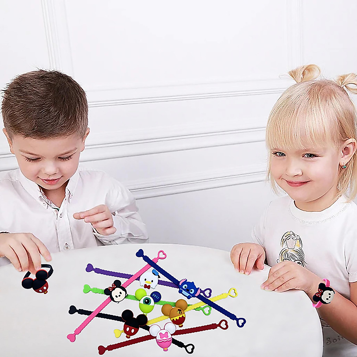 YAOSHUXIAN 15pcs Cartoon Characters Rubber Bracelets Wristband Bracelets for Birthday Party Supplies Favors Prize Rewards