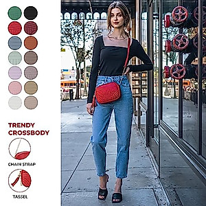 EVVE Quilted Crossbody Bags for Women - Stylish Camera Bag with Tassel - Lightweight Medium Size Shoulder Purse | Kelly Green