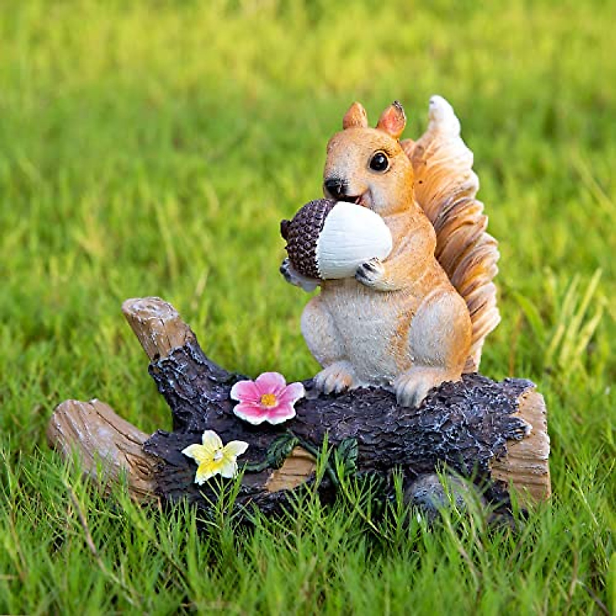 Solar Garden Statue Outdoor Decor, Squirrel Holding a Pinecone Stood on Trunk with Solar LED Lights, Outside Decoration for Patio Yard Lawn Porch Ornaments Gardening Gift
