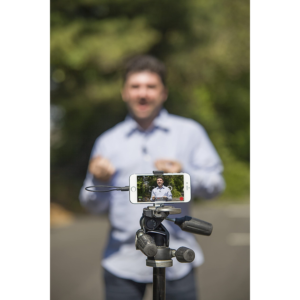 blucoil Samson Go Mic Mobile Professional Lavalier Wireless System for Mobile Video Bundle with Samson SR350 Over-Ear Stereo Headphones, 6-FT Headphone Extension Cable (3.5mm), and 4 AA Batteries