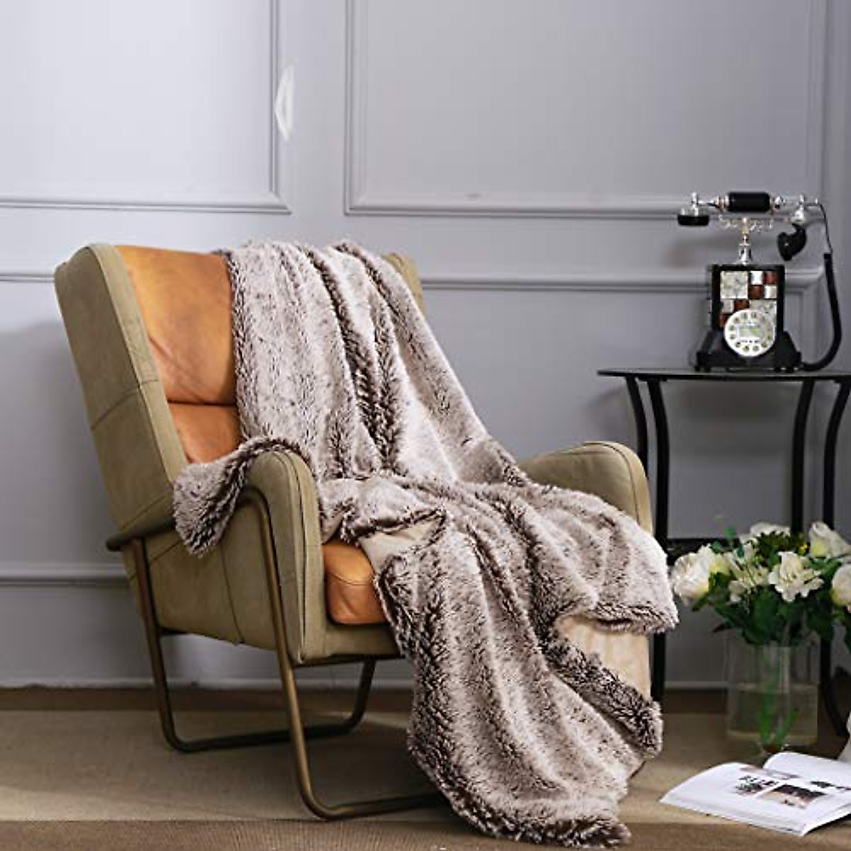MOONLINE MOONLINESuper Soft Two Tone Faux Fur Throw Blanket,Decorative Fuzzy Warm Cozy Rabbit Fur Throws for Sofa,Couch,Chair,Coffee Brownor (Brown,60x80)