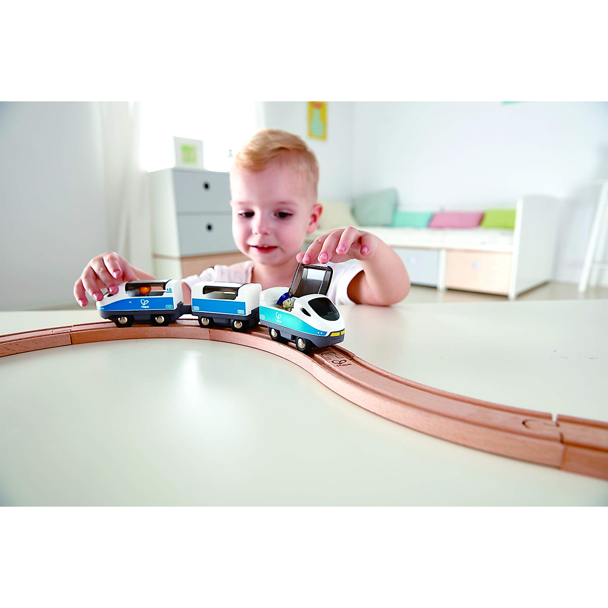 Hape E3729 Figure 8 Safety Train Railway Set, 14.76" L x 3.15" W x 9.45" H, Multicolor