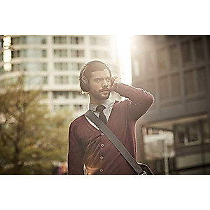 Bose QuietComfort 35 (Series II) Wireless Headphones, Noise Cancelling, with Alexa voice control – Triple Midnight (Renewed)