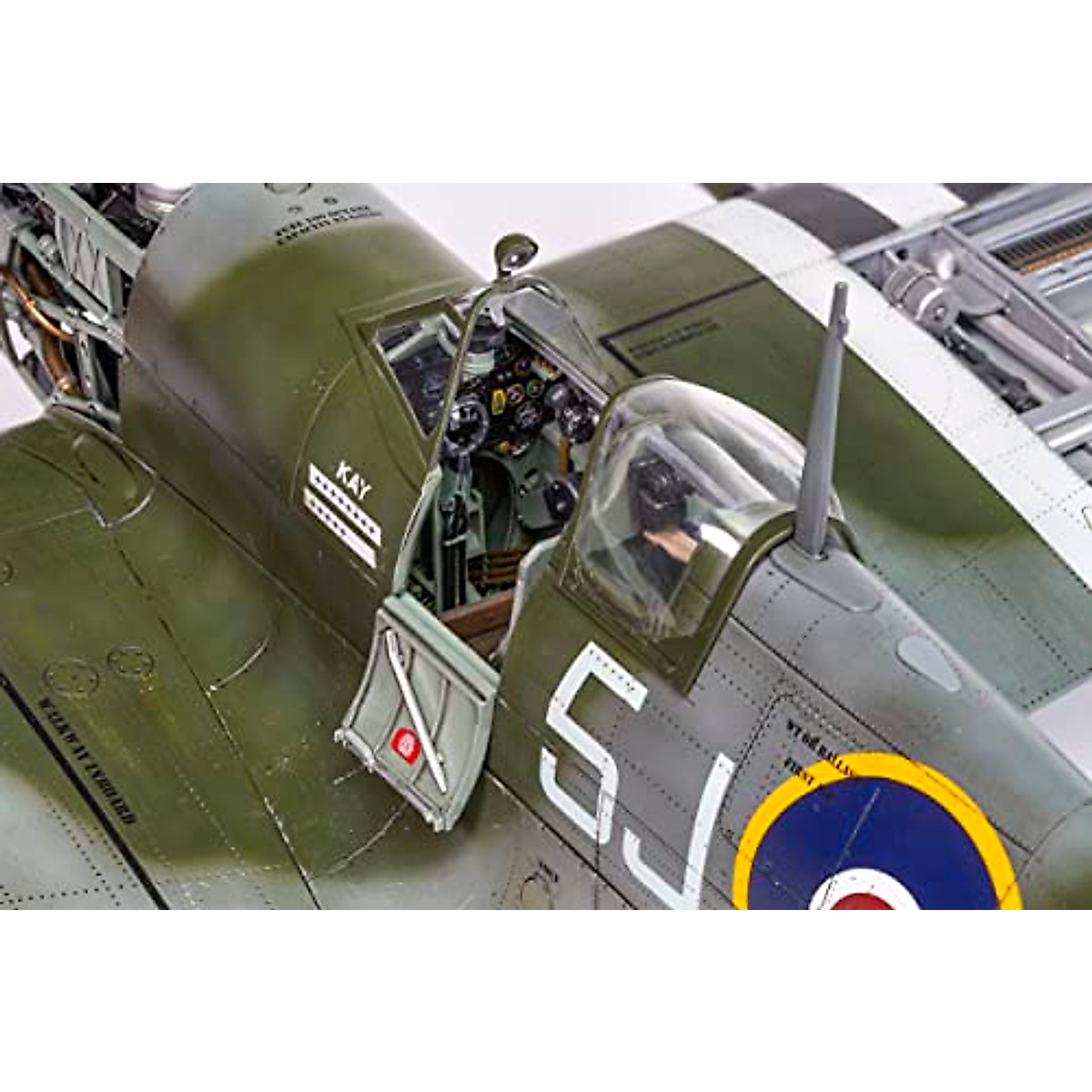 Airfix Supermarine Spitfire MK IXc 1:24 WWII Military Aviation Plastic Model Kit A17001
