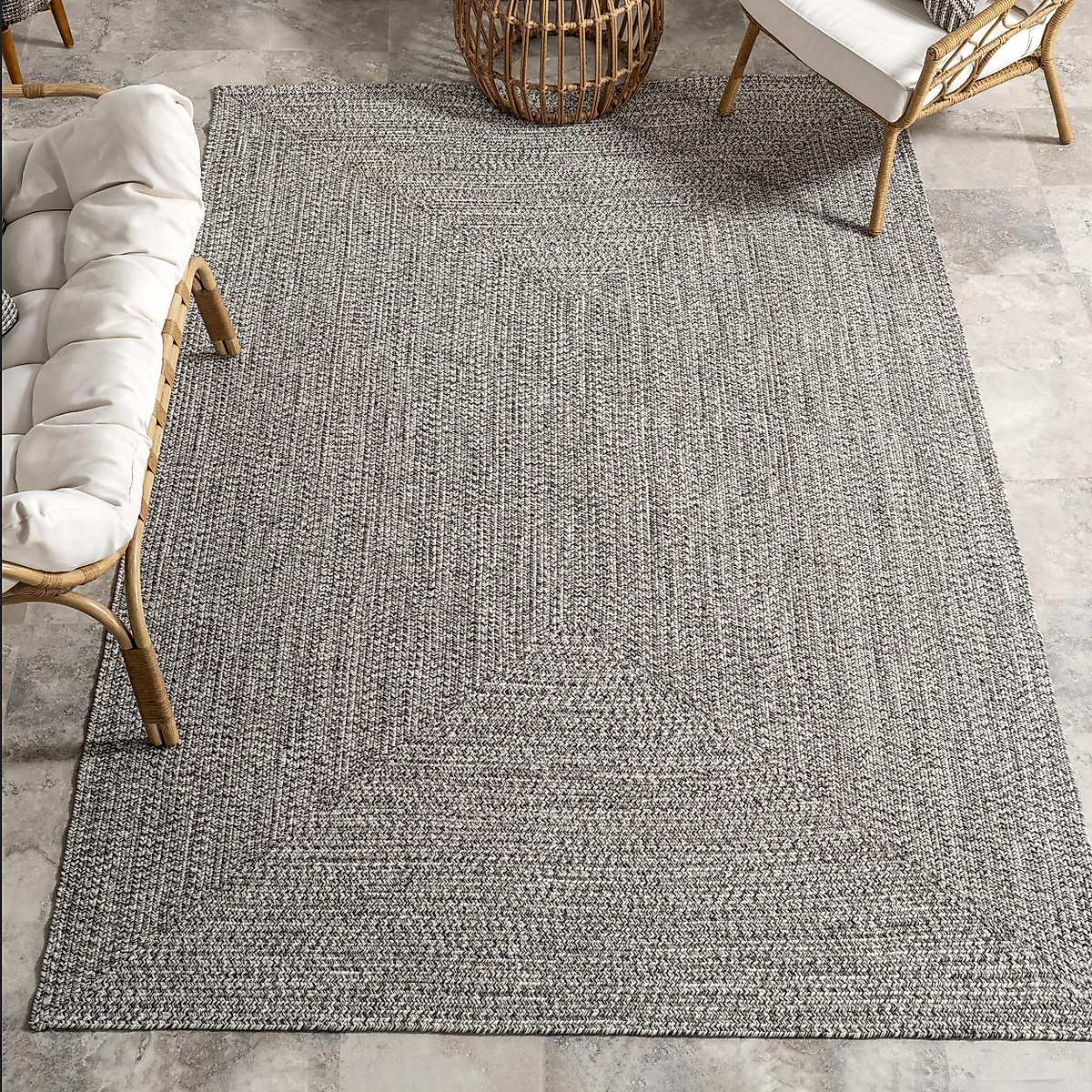 nuLOOM Braided Indoor/Outdoor Area Rug, 4' Round, Wynn Salt And Pepper