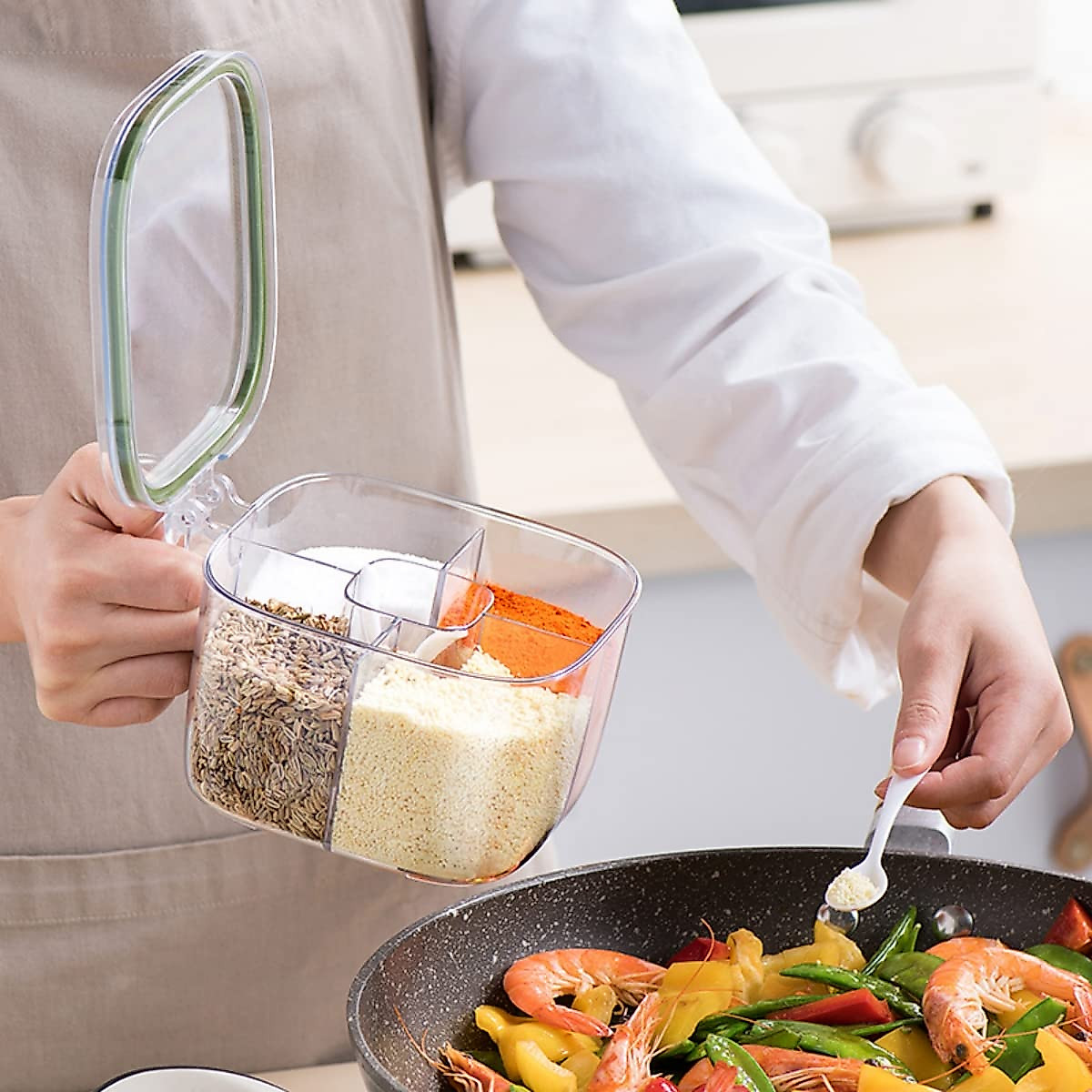 Clear Seasoning Box,4 Compartments Sealed Seasoning Box With Lid,Seasoning Box with Cover and Serving Spoons,Kitchen Condiment Jars,Plastic Seasoning Box Container Set to Storage Salt Pepper Powder