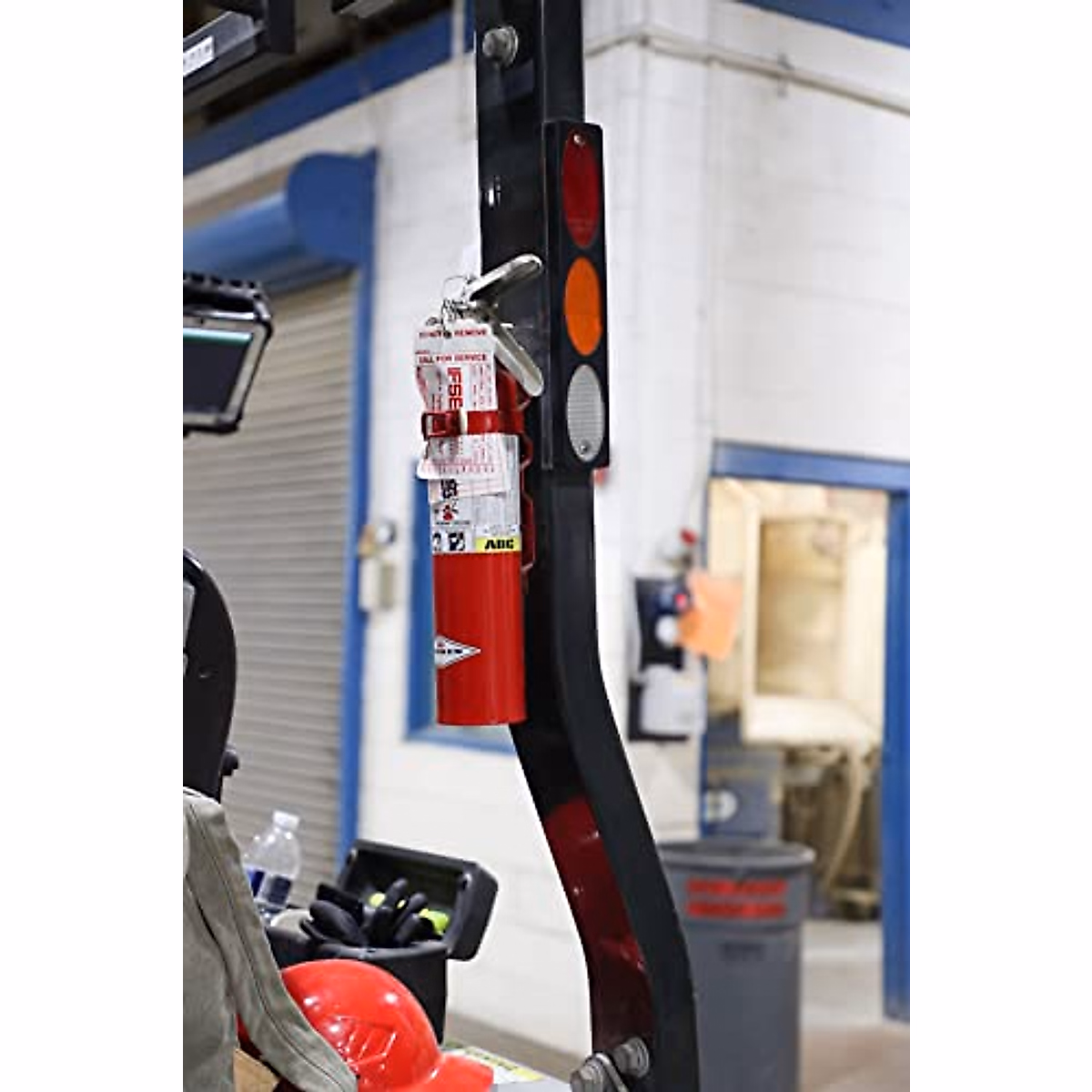 Amerex B417T, 2.5 Pound ABC Dry Chemical Class A B C Multi-Purpose 2.5 Pound Fire Extinguisher with Wall Bracket