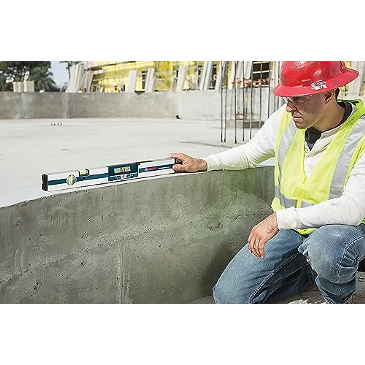 BOSCH Digital Level, 24 Inch. GIM 60