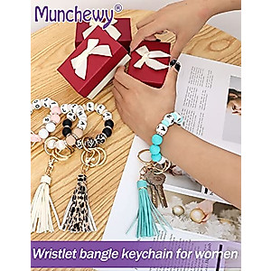 Munchewy Personalized Key Ring Bracelet Wristlet Keychain with Name, Car Keychain Holder Silicone Beaded Bracelet Keychain Bangle Chains with Leather Tassel Keyrings for Women(Lilac Daisy)