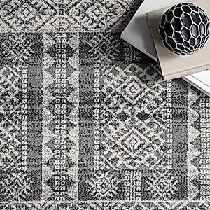 nuLOOM Mabe Geometric Aztec Runner Rug, 2' 8" x 8', Ivory