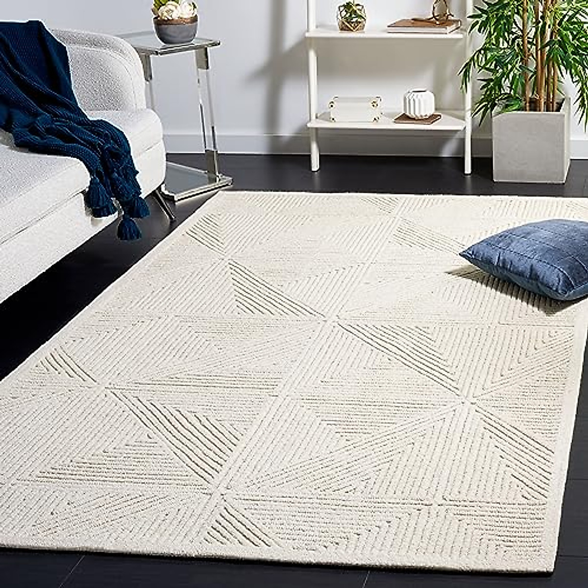 SAFAVIEH Textural Collection Area Rug - 6' x 9', Ivory, Handmade Wool, Ideal for High Traffic Areas in Living Room, Bedroom, Dining (TXT103A-6)