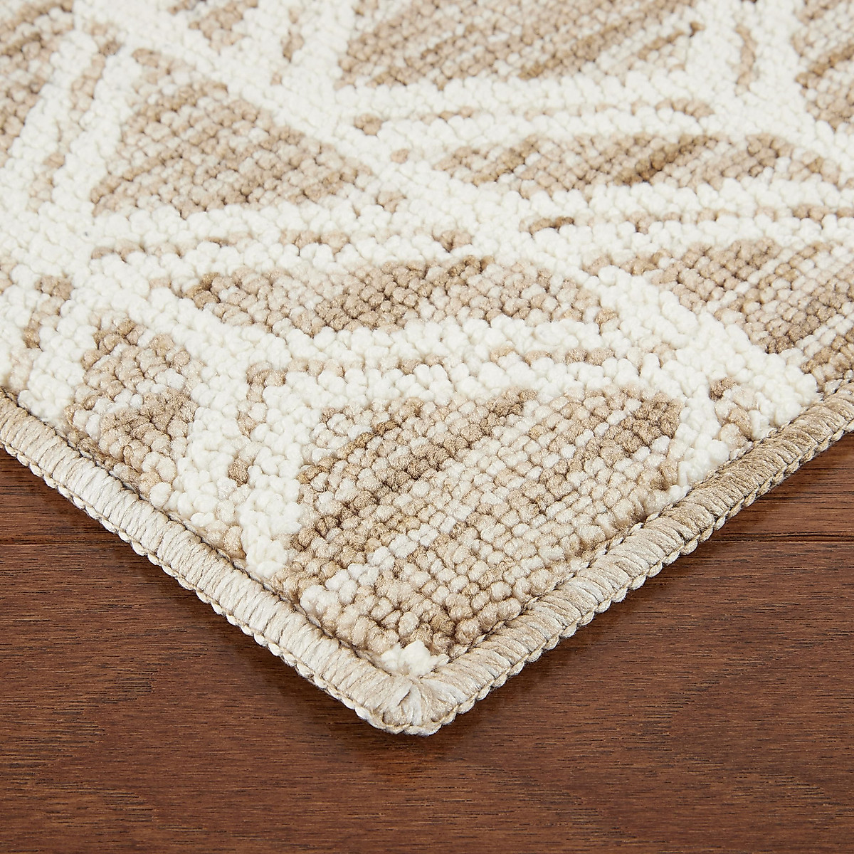 TOWN & COUNTRY EVERYDAY Walker Modern Diamond Everwash™ Washable Multi-Use Decorative Rug, Tufted Kitchen Runner Rug, Low-Profile Door Mat, Bath Rug with Non-Slip Backing, Beige, 24"x72"