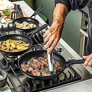 KitchenAid Classic Frying Pan, Non Stick Aluminium Pan with Stay-Cool Handle - Induction and Oven Safe Cookware - 28 cm