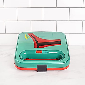 Uncanny Brands WM2-SRW-BBF Star Wars Boba Fett Double-Square Waffle Maker, 9" x 9", Green