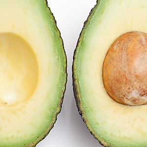 Olay Ultra Moisture Body Wash for Women, Deeply Nourishes, Vitamin B3 Complex, Clinically Proven, Avocado Oil Scent, 22 Fl Oz (Pack of 4)