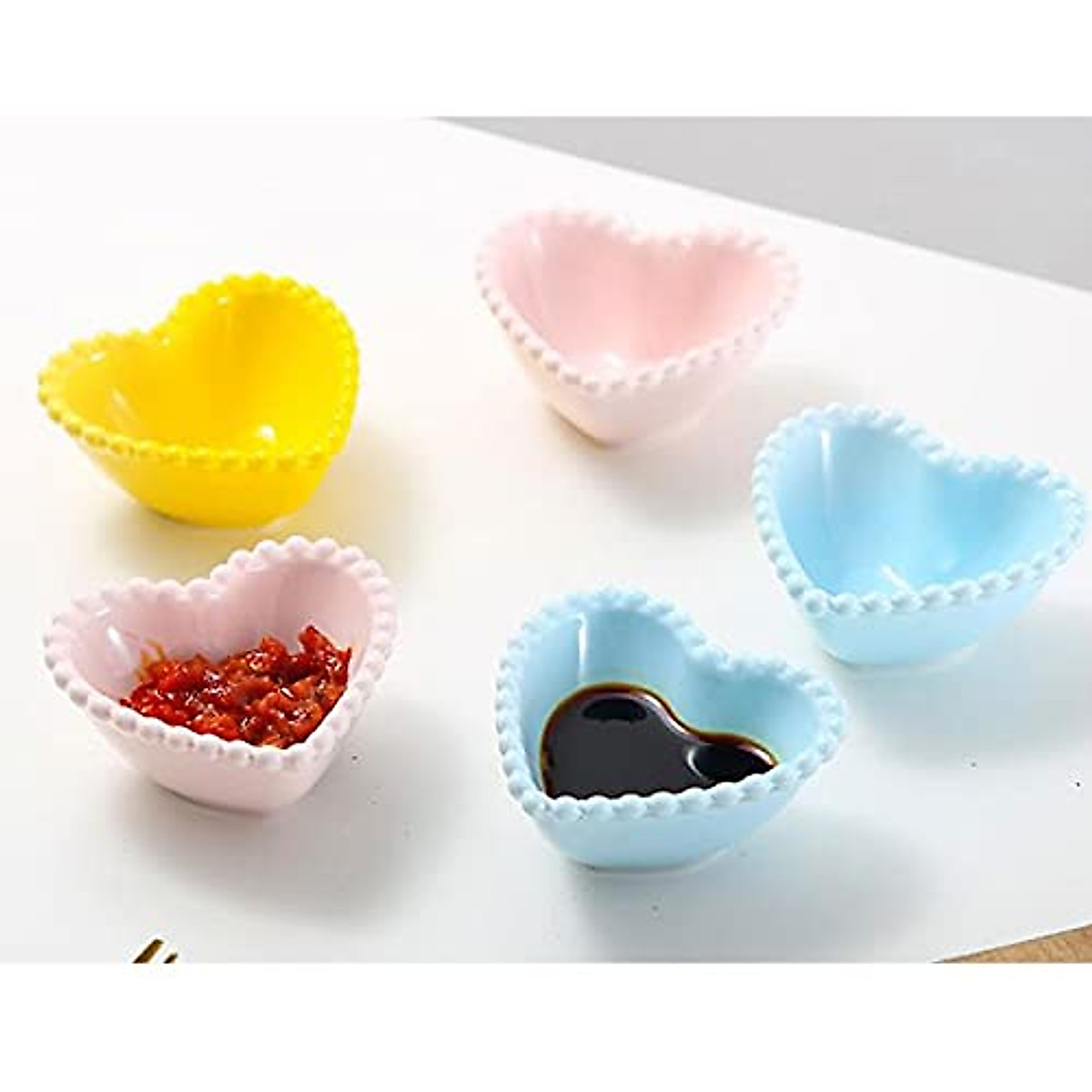 WAOCEO Appetizer Bowls Ceramic Heart Shape Sauce Dish Sushi Kitchen Dipping Bowl Appetizer Plates Porcelain Serving Dish Seasoning Dishes Set of 4 (3.15inch) Salad Bowls