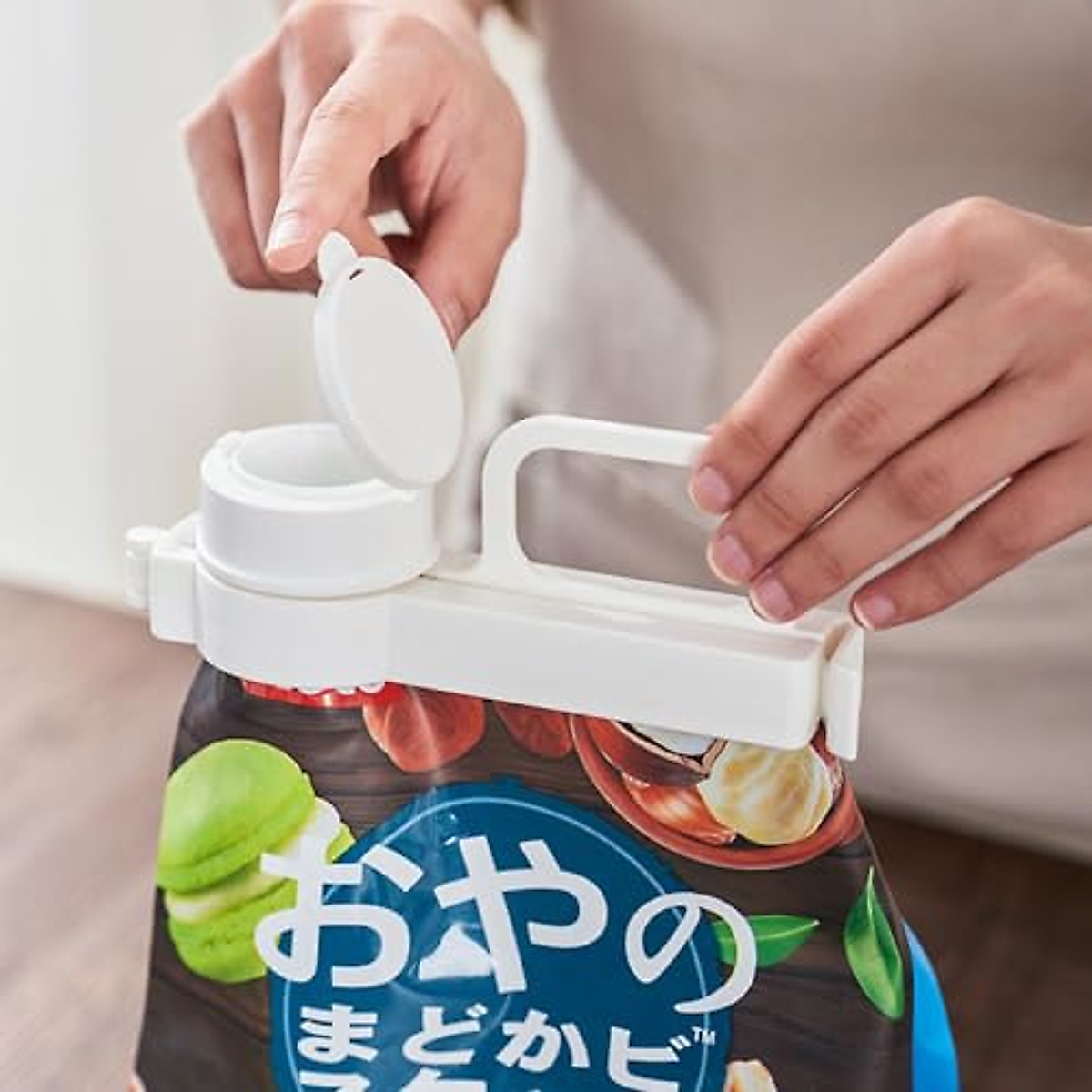 Wmool Food Bag Sealing Clip with Pour Spout, Food Bag Clips with Pour Spouts, Great Clips Bags for Kitchen, Suitable for Small Particle Food, Liquid, Flour and Baby Food Storage Organizer