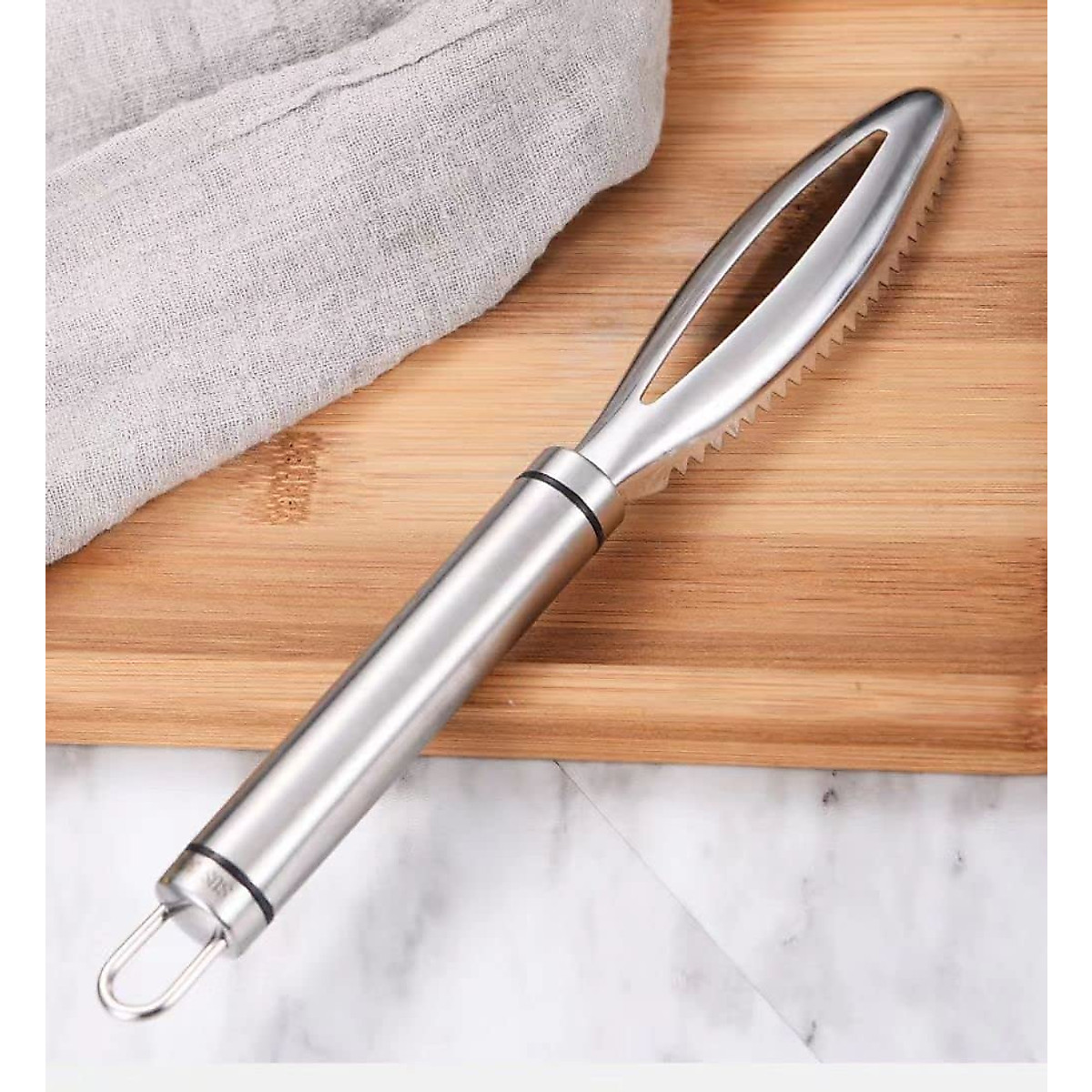 304 Stainless Steel Fish Scale Remover - Saw Teeth Descaler Tool - Easy Scaling Fish Scraper - Suitable for All Fish Types - Perfect for Chefs and Home Cooks