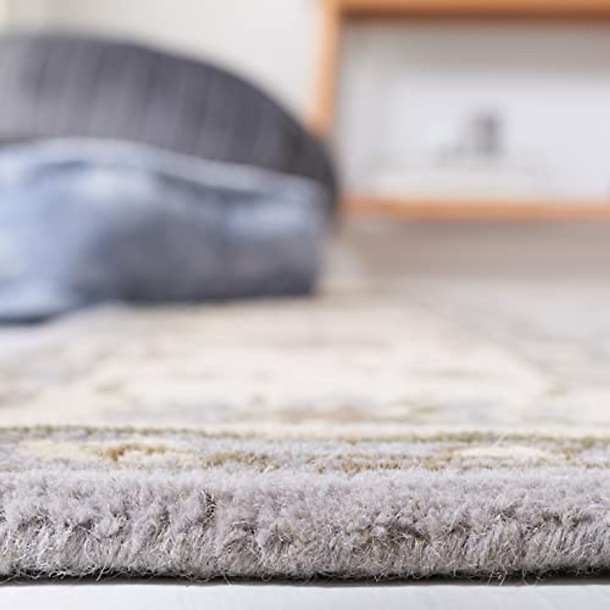 SAFAVIEH Heritage Collection Area Rug - 8' x 10', Beige & Grey, Handmade Traditional Oriental Wool, Ideal for High Traffic Areas in Living Room, Bedroom (HG862A)