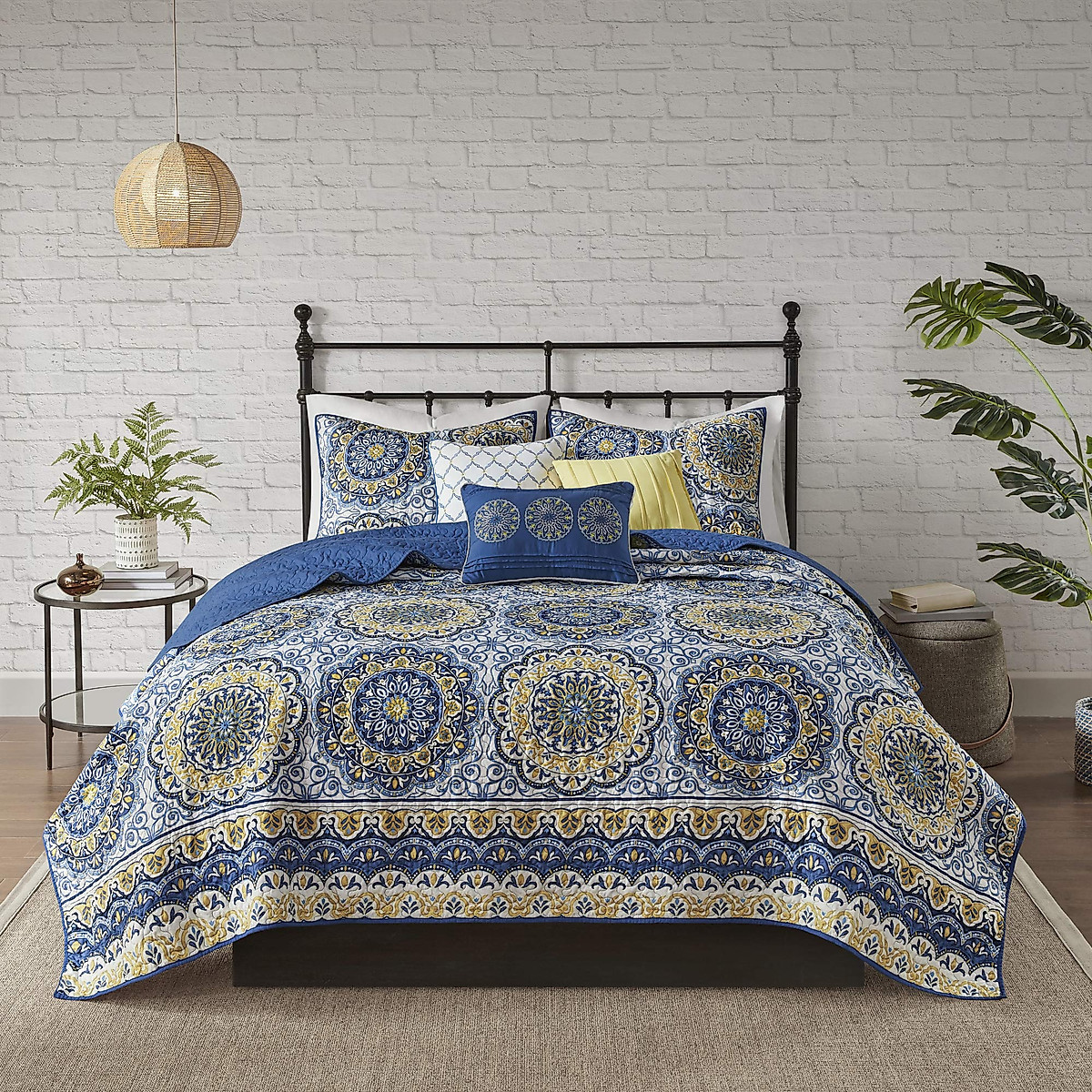 Madison Park Tangiers Quilt Modern Classic Design All Season, Breathable Coverlet Lightweight Bedding Set, Matching Shams, Decorative Pillow, King/Cal King(104"x94"), Circle Blue 6 Piece