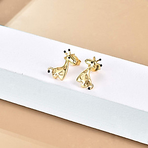WINNICACA Giraffe Stud Earrings Sterling Silver Giraffe Gifts Hypoallergenic Cute Animal Giraffe Jewelry Gifts for Girlfriend Women Birthday Christmas