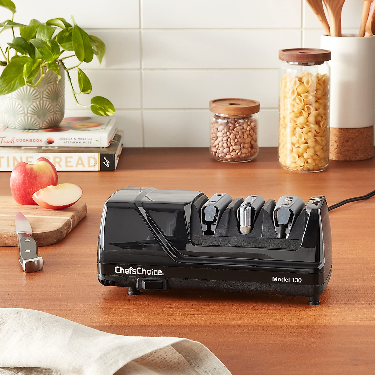 Chef’sChoice 130 Professional Electric Knife Sharpening Station for Straight and Serrated Knives and Uses Diamond Abrasives Made in USA, 3-Stage, Black