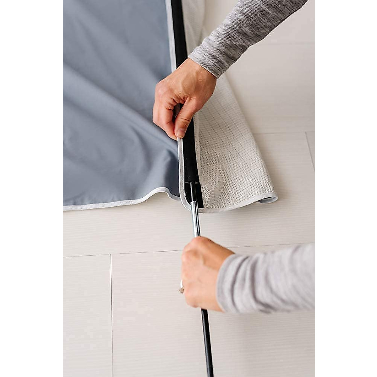 Easy Clean Up Pourable Splat Mat for Under High Chair, Waterproof Spill Mat Washable Non-Slip Floor Protector Splash Mat