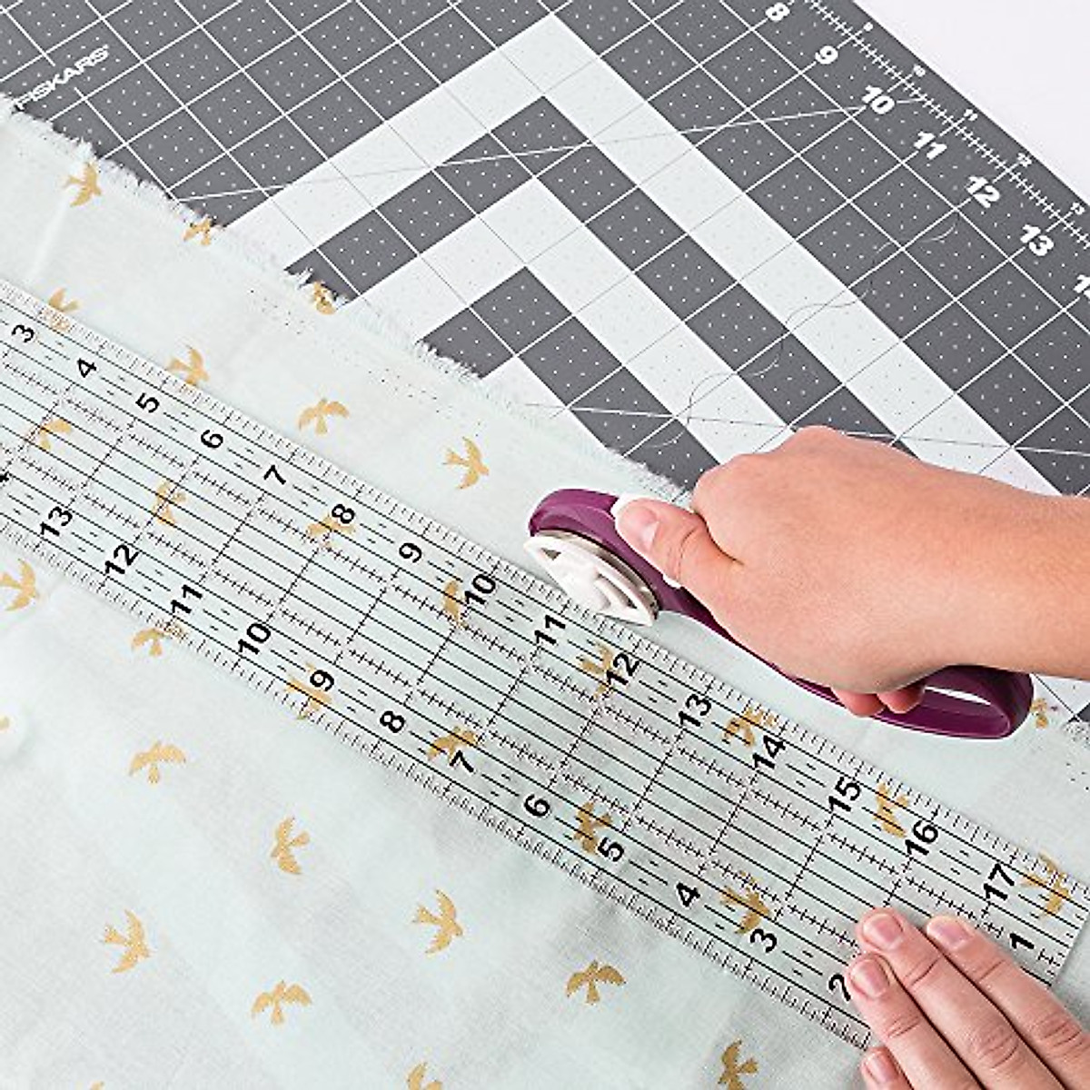 Fiskars Crafts Folding Cutting Mat, 18 x 24, Grey