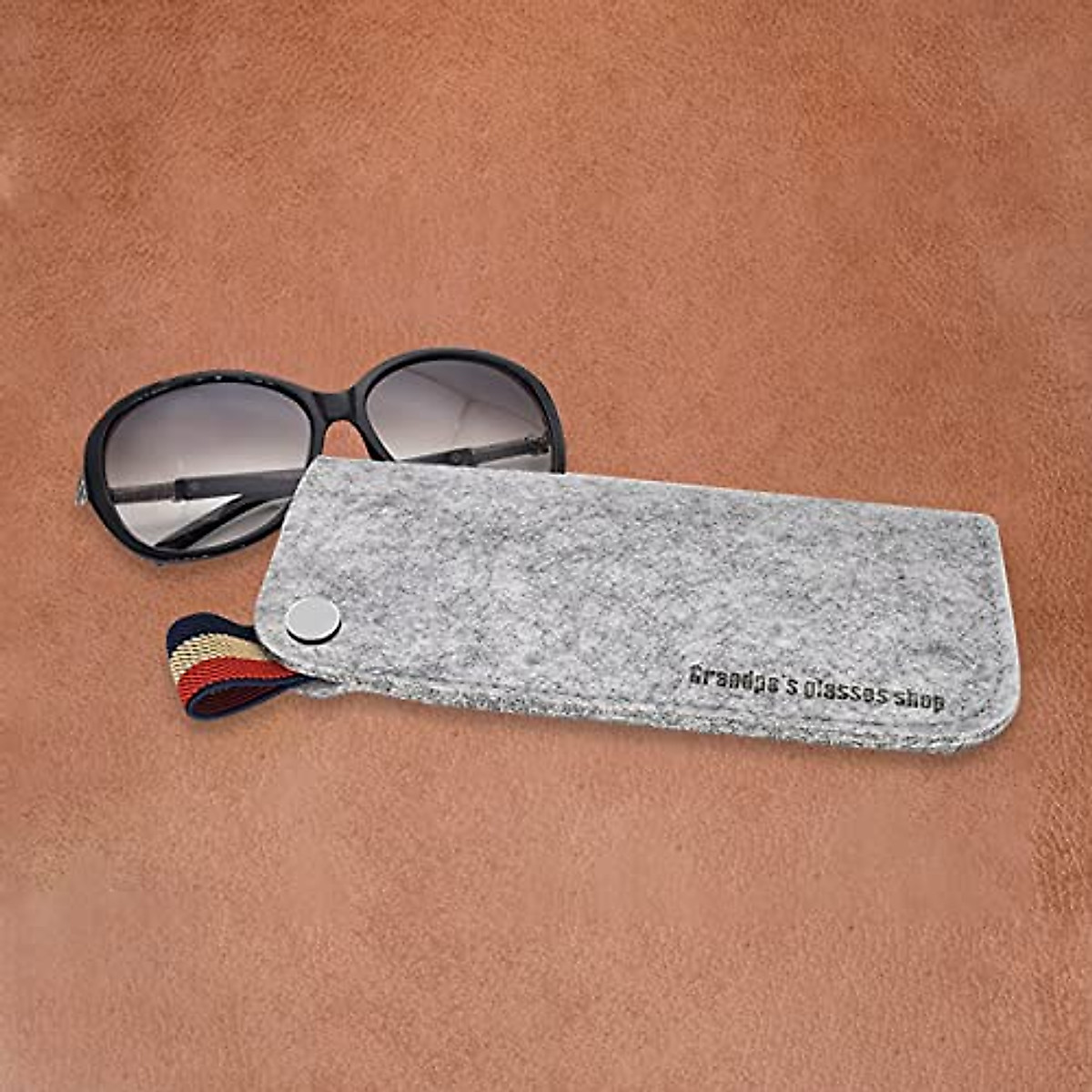 Yonput 2 PCS Thickened Felt Sunglasses Case Portable Eyeglasses Pouch Glasses Bag, Soft Felt Slip-in Pouch Case for Women Men (Black & Gray)