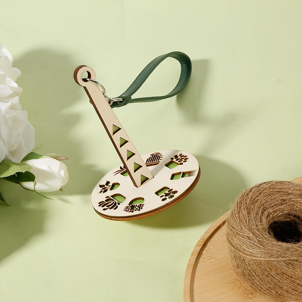 Wrist Yarn Holder, Portable Wrist Yarn Ball Minder Stand with Leather Wristband Wooden Twizzling Yarn Organizer Storage Knitting Supplies Crocheting Gift for Craft Lover (Green)