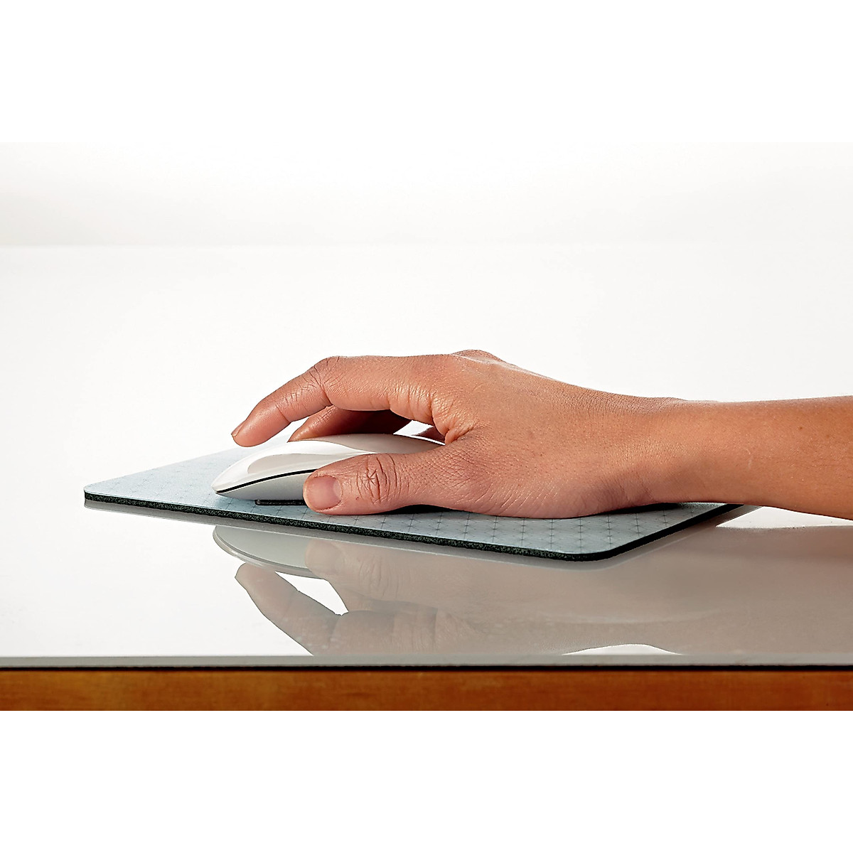 3M Precise Mouse Pad Enhances the Precision of Optical Mice at Fast Speed, 9 in x 8 in (MP114-BSD1)