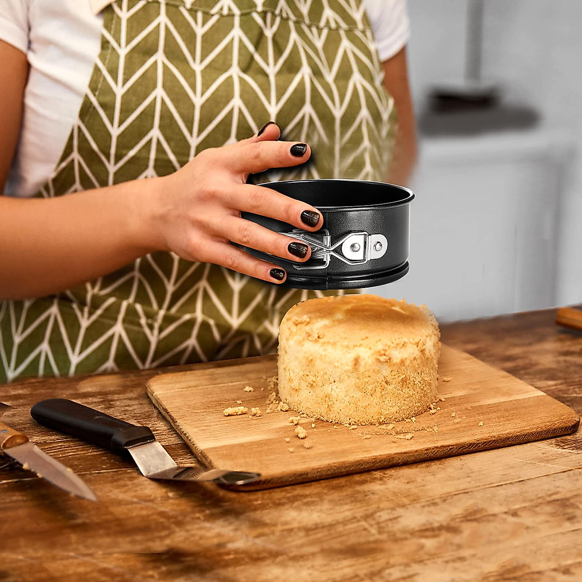 Tebery 4 Pack Nonstick Mini Springform Pan Set with 50 Pcs Parchment Paper Liners, 4 Inch Mini Cake Pan Cheesecake Pan Removable Bottom Bakeware for Mini Cheesecakes, Pizzas, and Quiches