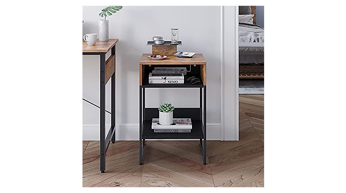 CubiCubi Side Table: Rustic, Functional & Stylish