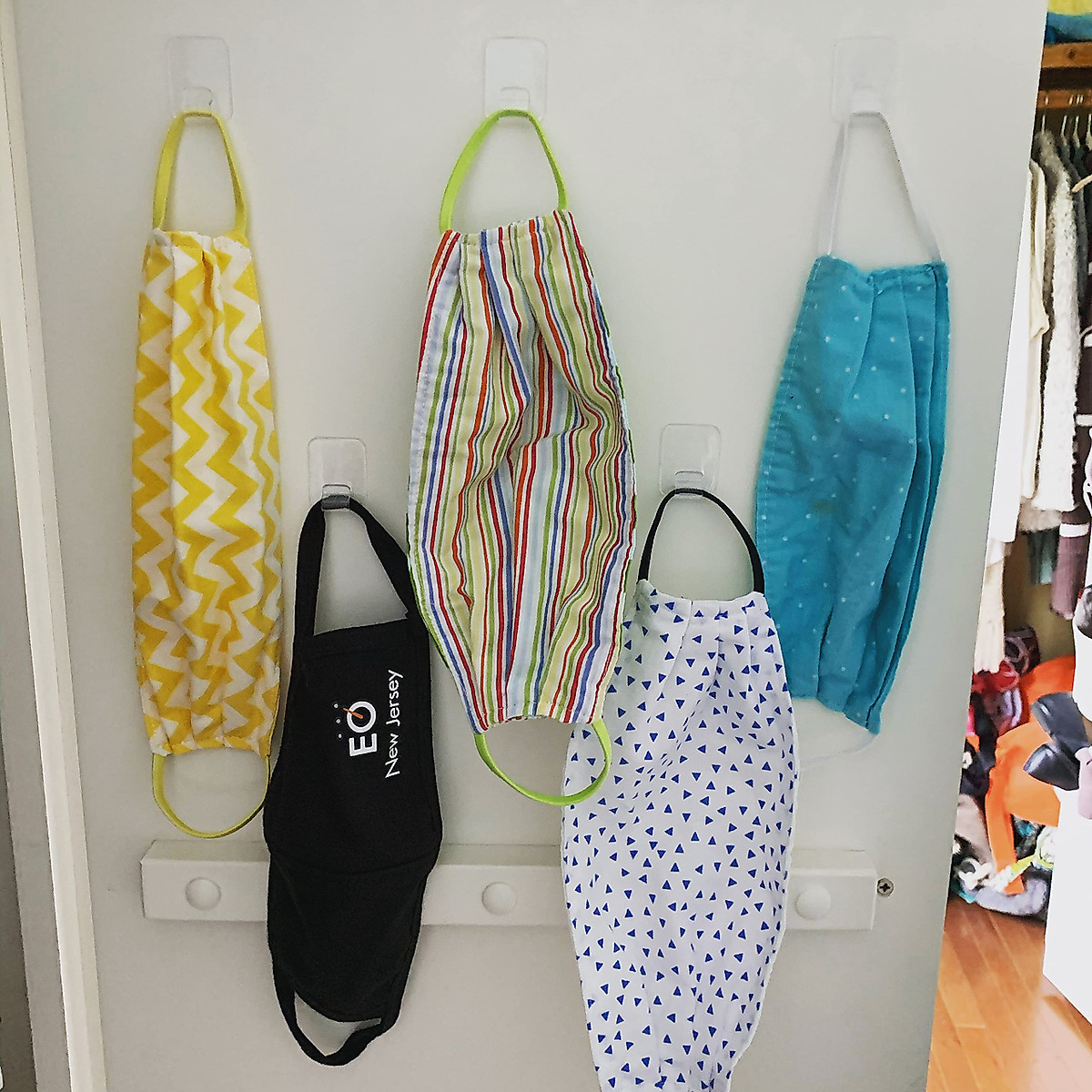 Command 3M [Removable]: Small Matte Black Hooks [4 Hooks/Pack] (Matte Black)