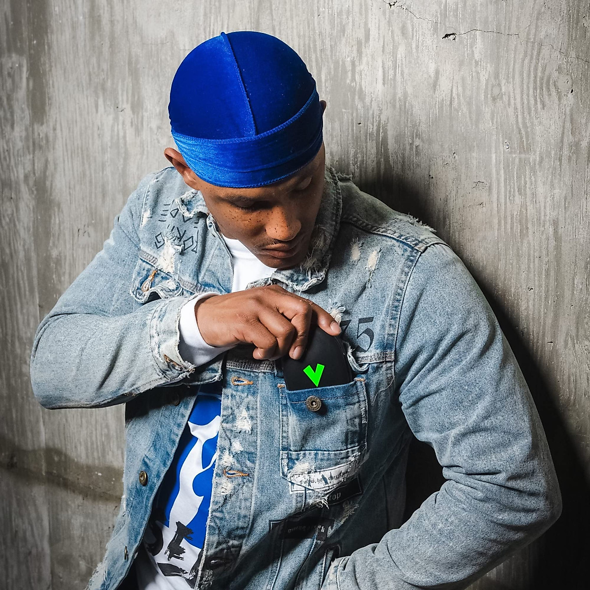 Veeta Superior Medium Wave Brush - Hair Brush for Men with 100% Synthetic Flex Bristles, Curved Design, and Protective Cover - Ideal for Short or Long Wavy Hair