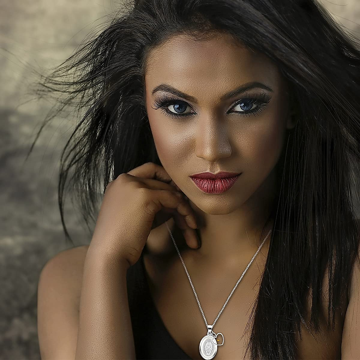 NA Oval Virgin Mary Mustard Seed Christian Pendant Religion Necklace for Women, Stainless Steel Prayer Faith Jewelry (White)