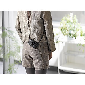 Olympus XZ-1 10 MP Digital Camera with f1.8 Lens and 3-Inch OLED Monitor (Black) (Old Model)