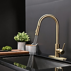 Tohlar Gold Kitchen Faucets with Pull-Down Sprayer, Modern Kitchen Sink Faucet Stainless Steel Single Handle Kitchen Faucet with Deck Plate, Brushed Gold