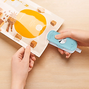 FEPPO Bag Sealer, Mini Bag Sealer with Cutter 2 in 1 Heat Sealers, Portable Food Sealer Mini Sealing Machine Kitchen Gadget For Chip Bags Plastic Bags Food Storage (Battery Included)