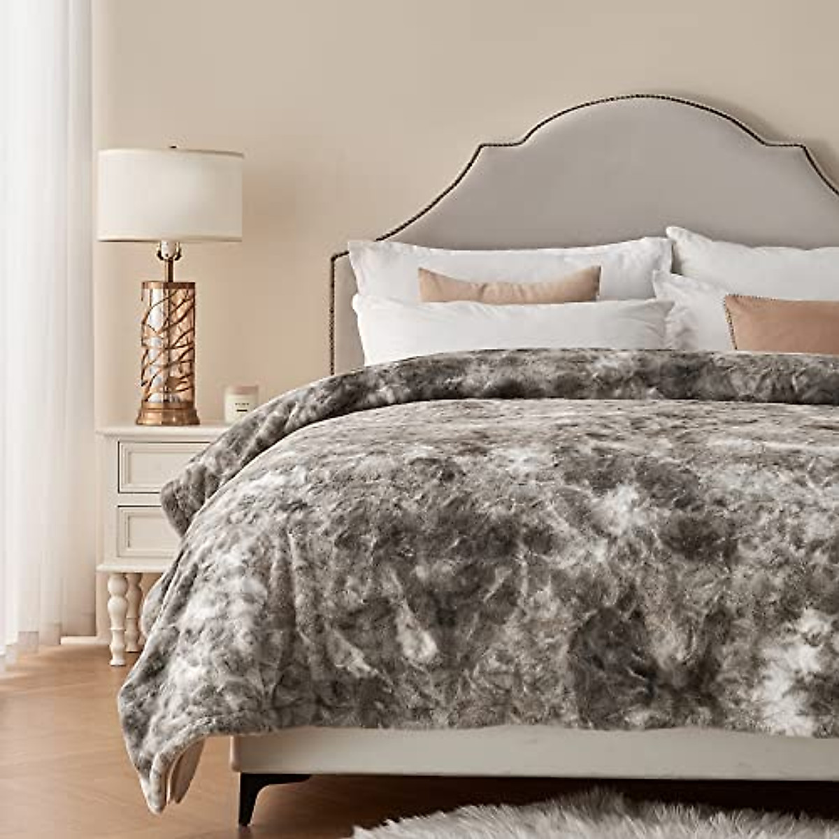 Krifey Oversized Minky Blanket, Super Soft Fluffy Luxury Throw Blanket Comfy Faux Fur Bed Throw Marbled Gray 60" x 80"