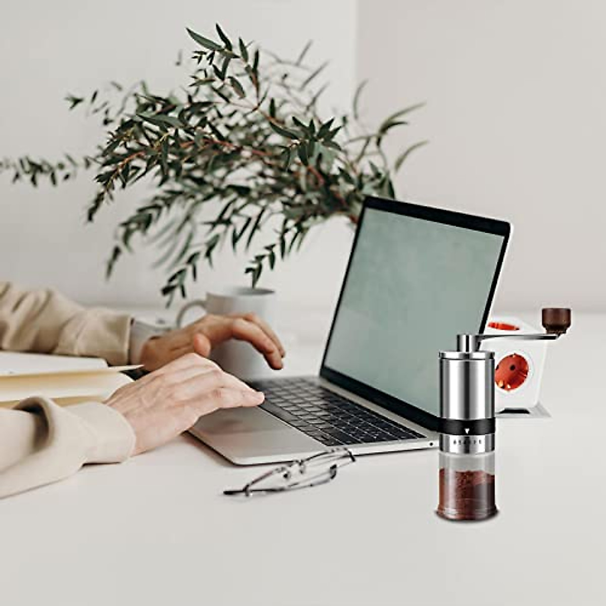 Manual Coffee Grinder, Stainless Steel Burr Coffee Grinder, Portable Coffee Bean Mill with Adjustable Settings and Bearing Hand, Ceramic Core Coffee Bean Grinder for Home Traveling Hiking or Camping