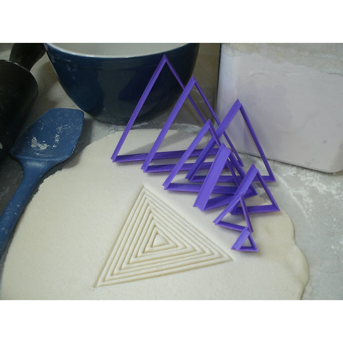 TRIANGLE SHAPE FRAME SET OF 8 SIZE COOKIE CUTTERS USA PR756