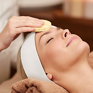 WILLBOND 50 Pieces Disposable Headbands Soft Non-woven Spa Facial Headbands Stretch Skin Care Hair Band with Convenient Closure, Salon Makeup Sauna Supplies for Women Girls, White