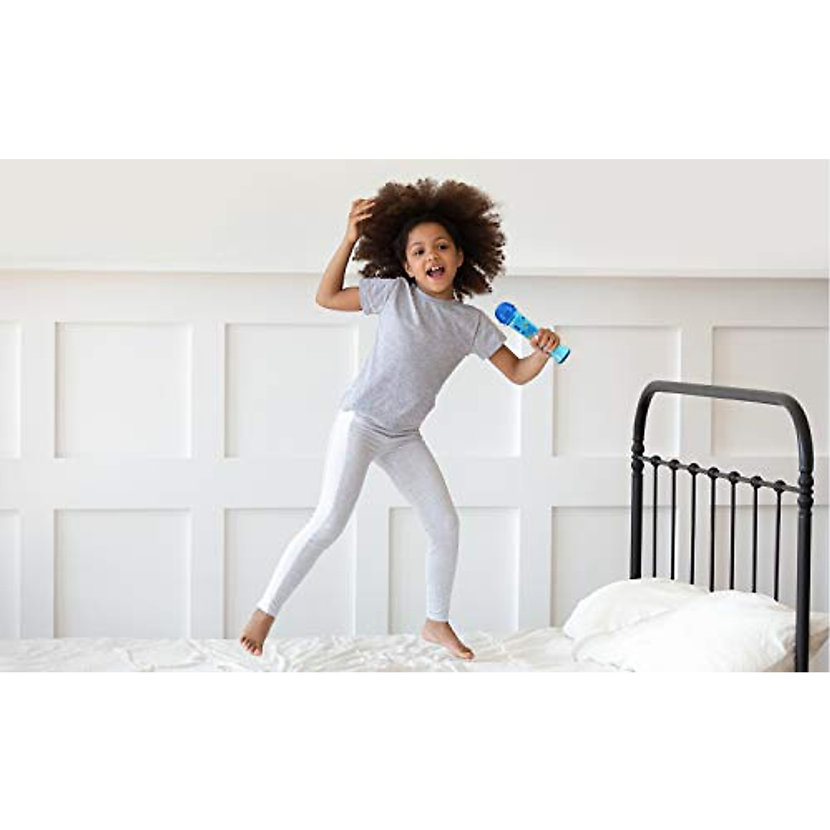 Baby Shark Singalong Microphone for Kids, Toy Microphone with Built-in Music and Flashing Lights, Baby Shark Toy For Kids Aged 3 and Up