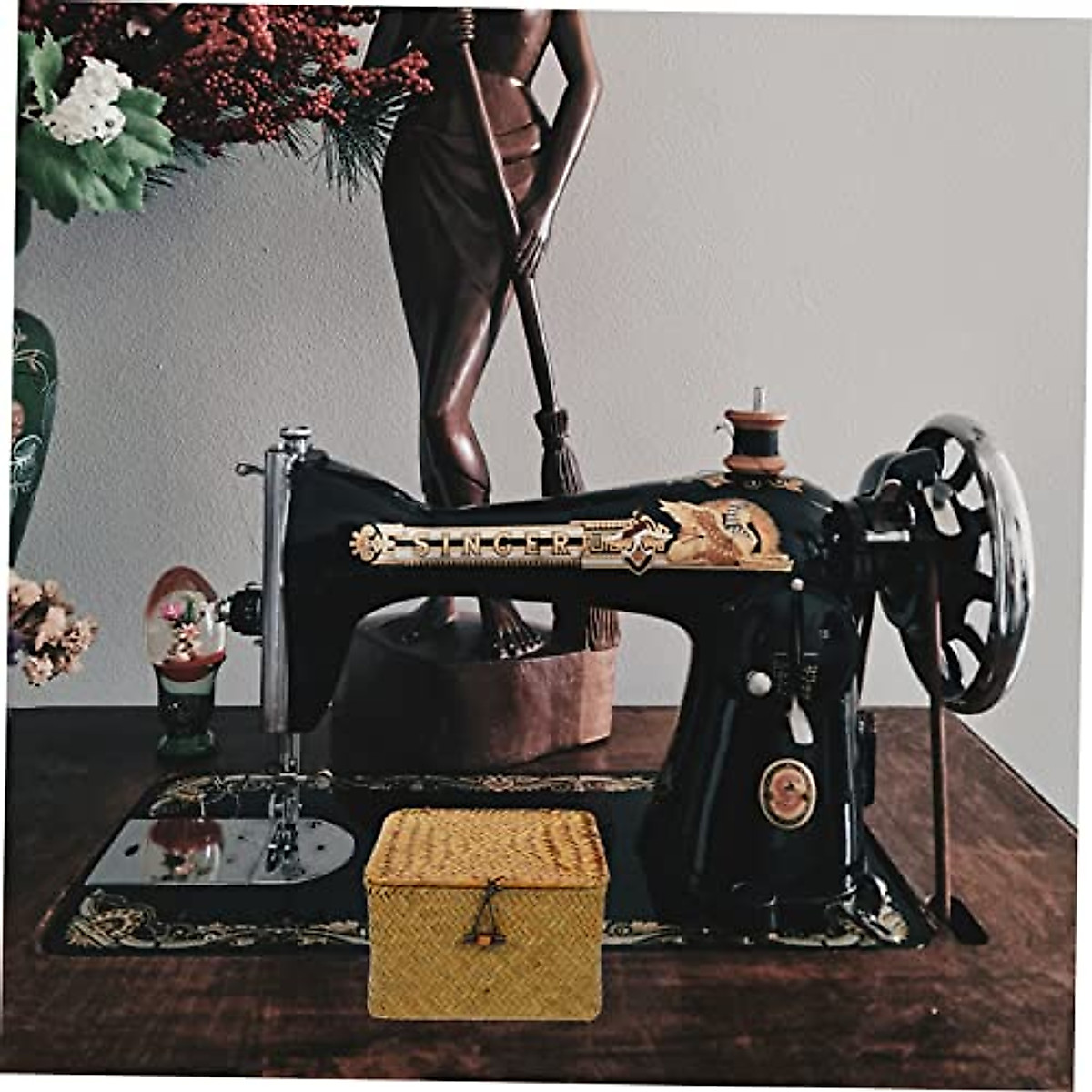 FAVOMOTO Straw Storage Basket Woven Basket with Lid Woven Storage Baskets Snack Container Hand- Woven Shelf Organizer Rattan Desktop Storage Bin Cosmetics Storage Basket Storage Box Child